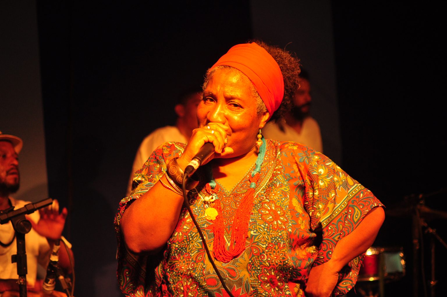 Martinha do Coco: voz do cerrado e da resistência - Vermelho