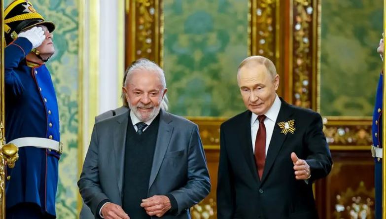 Lula e Putin falam sobre guerra na Ucrânia e cooperação em torno do ...